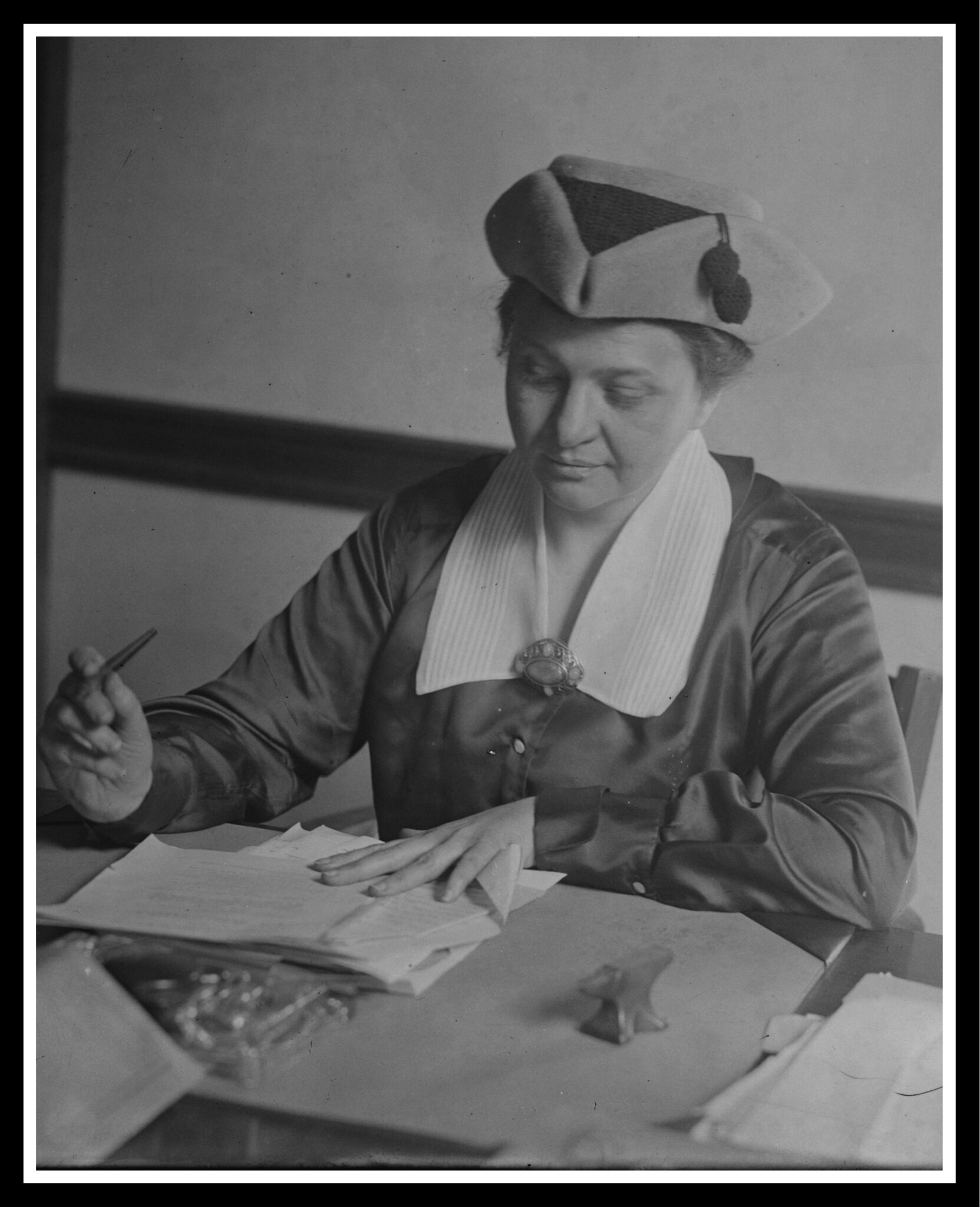 The History Chicks The History Chicks - Any resemblance to a boring ...